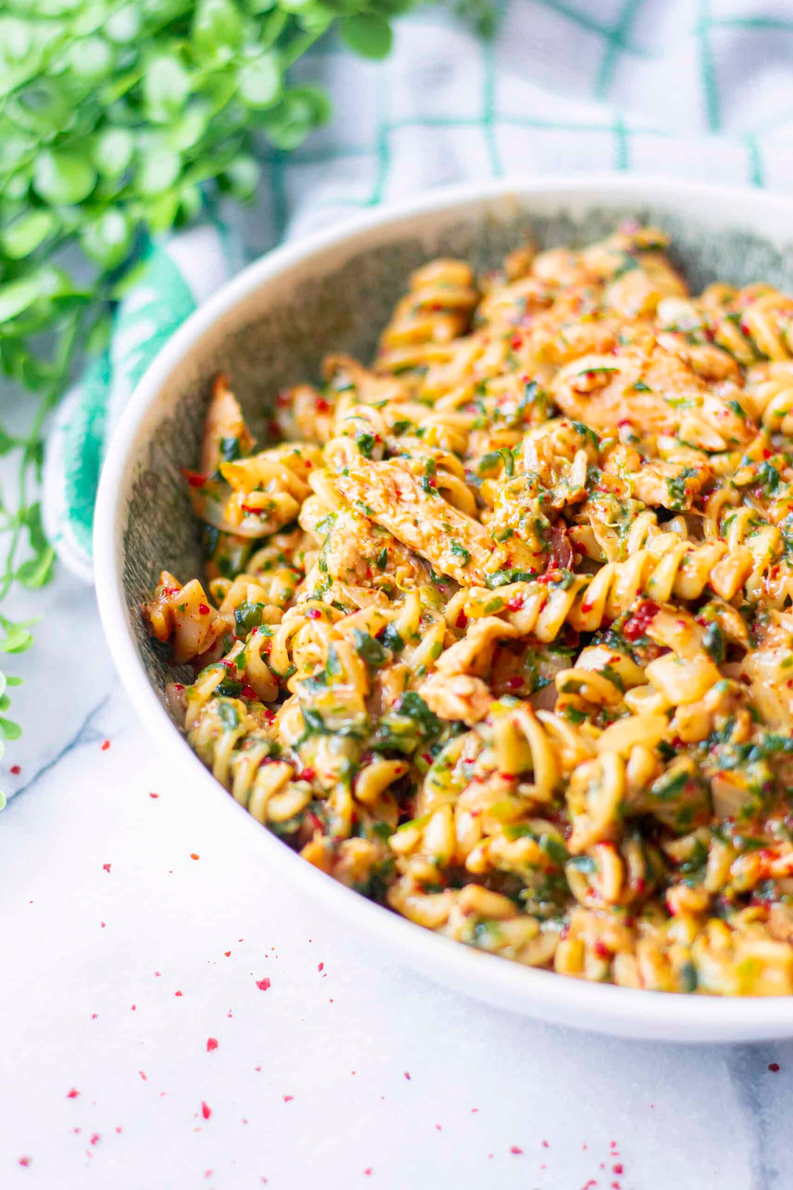 Pittige mozzarella pasta - Trai Vegan